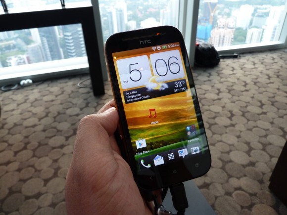 So sánh điện thoại giá rẻ HTC Desire SV và Oppo Joy Plus R1011 ...