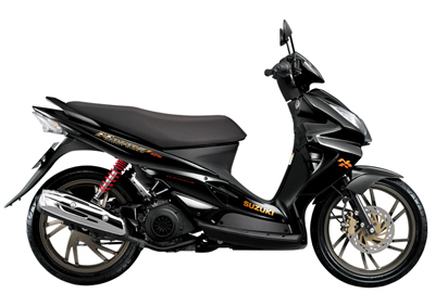 So sánh xe máy Suzuki Hayate và Yamaha Acruzo | websosanh.vn