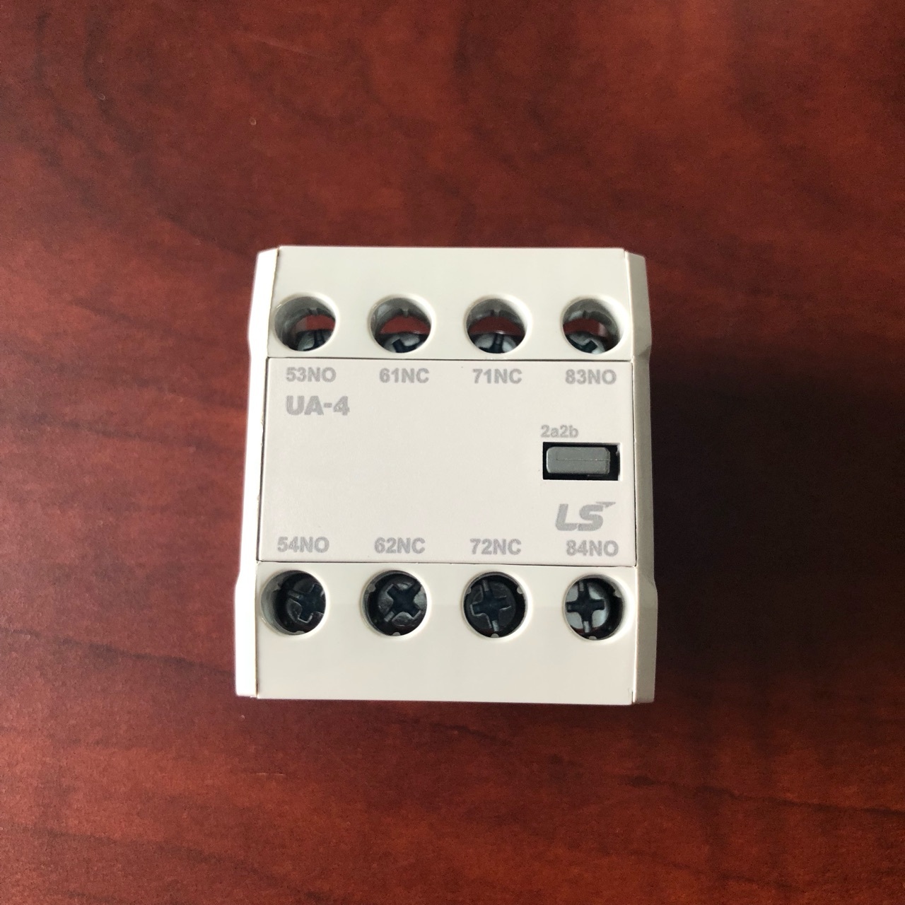 Tiếp điểm phụ UA-4 LS nơi bán chính hãng giá rẻ nhất